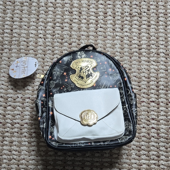 Warner Bros. | Bags | Harry Potter Hogwarts Black And Gold Mini ...